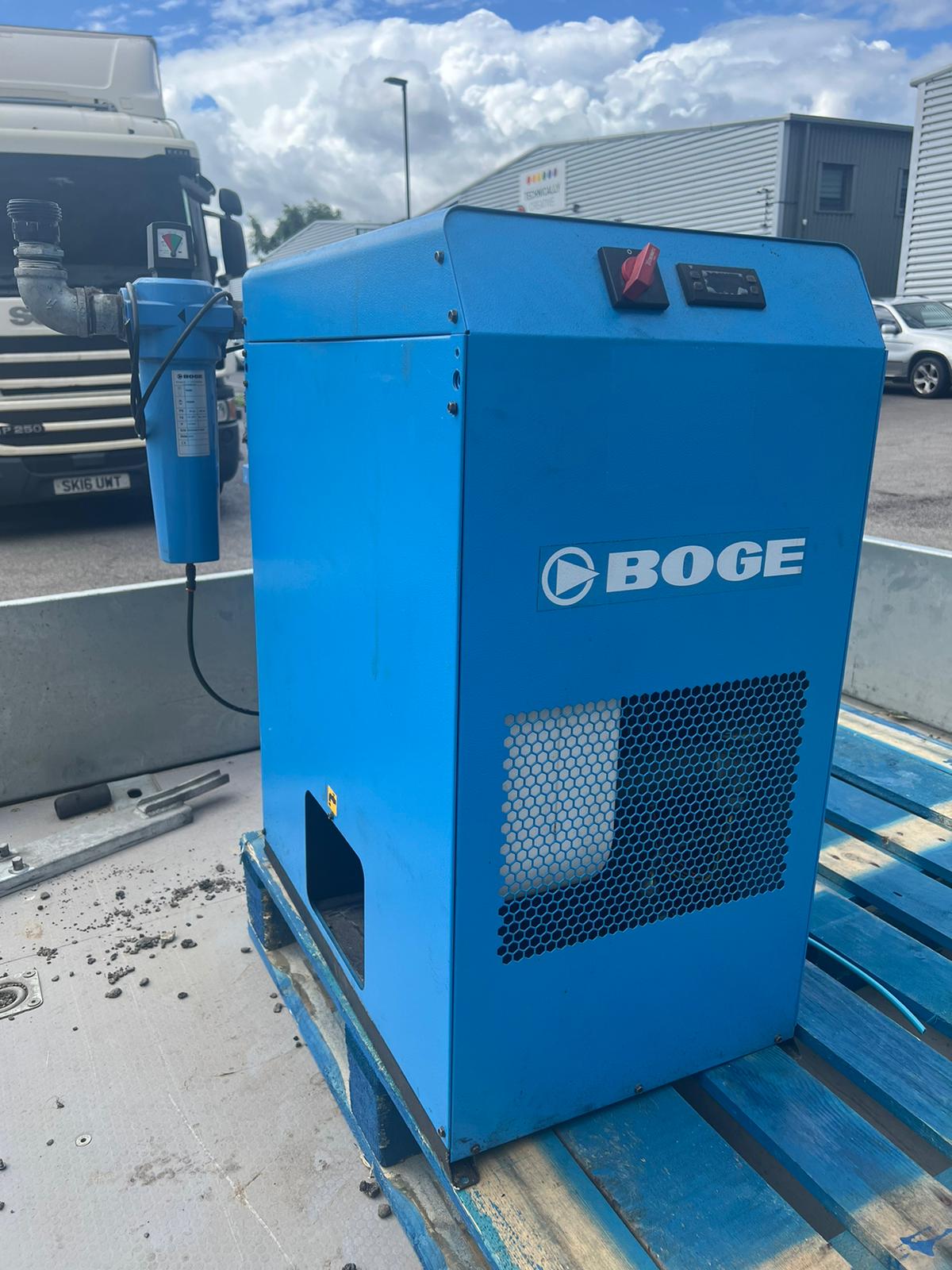 BOGE DS62-2 Refrigerant Air Dryer 218 CFM 2019 With Pre and Post ...