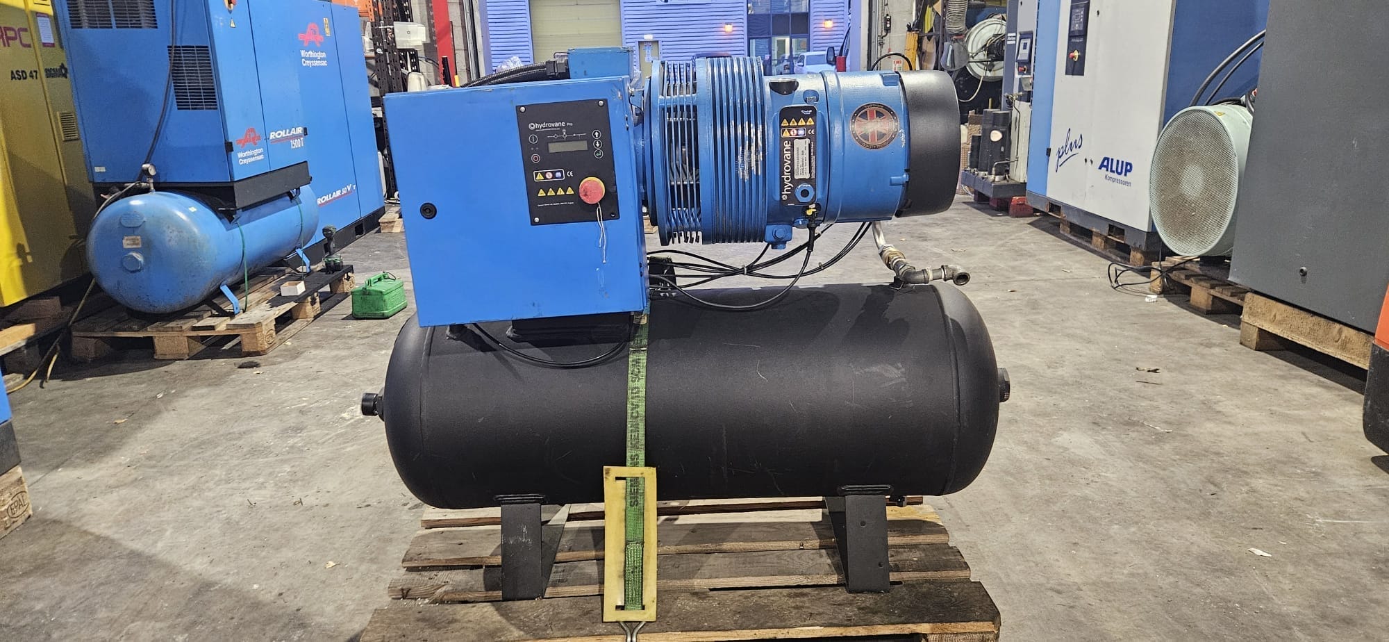 Hydrovane HR05 5.5Kw 10 BAR 27 CFM Very Low Hours Receiver Mounted ...