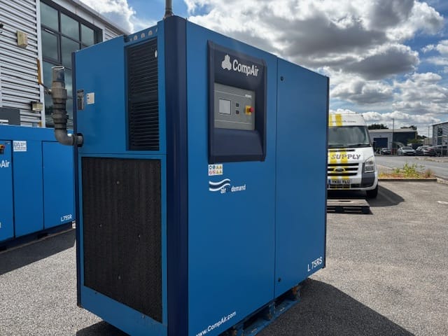 Compair L75RS 75kW variable speed drive screw compressor 495cfm 13bar ...